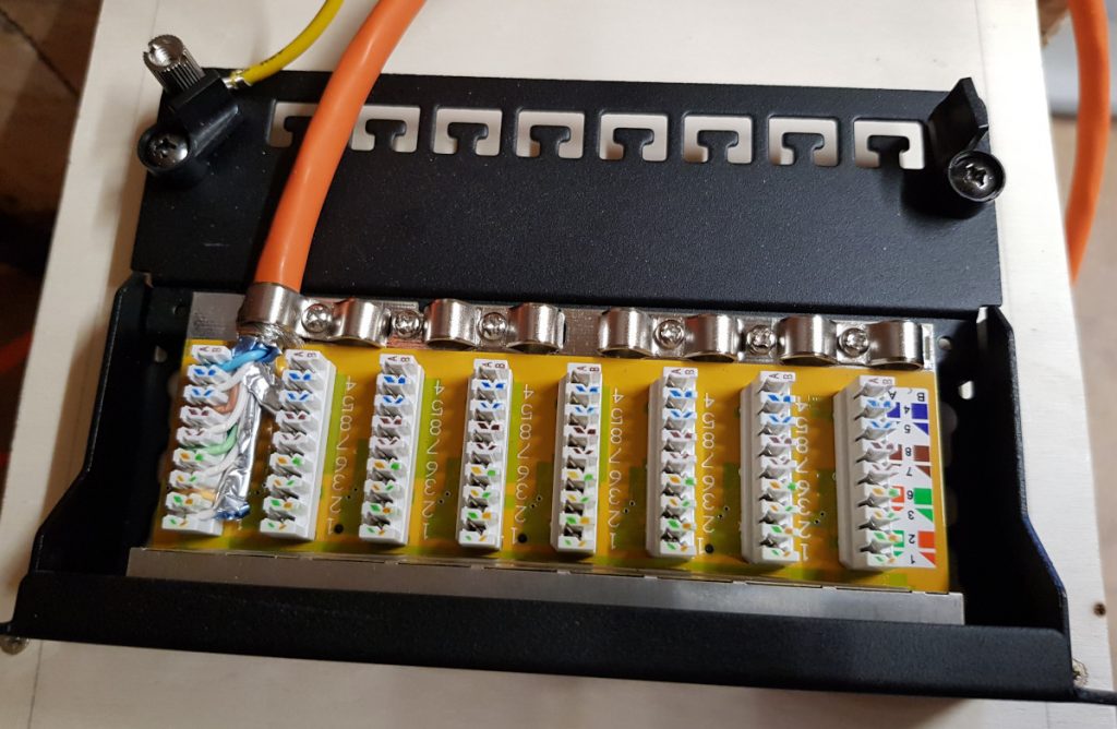 deleyCON Patchpanel Verteilerfeld 8 Port mit Switch - Blog Your Earth ...